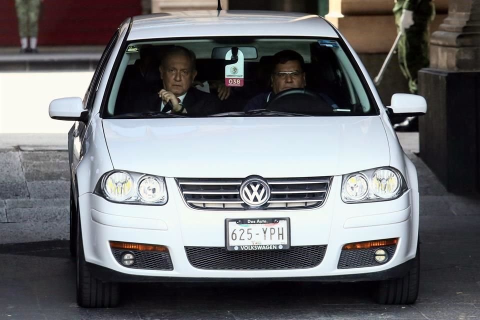 Las Placas Del Coche Que Transporta A Amlo Son De Camioneta