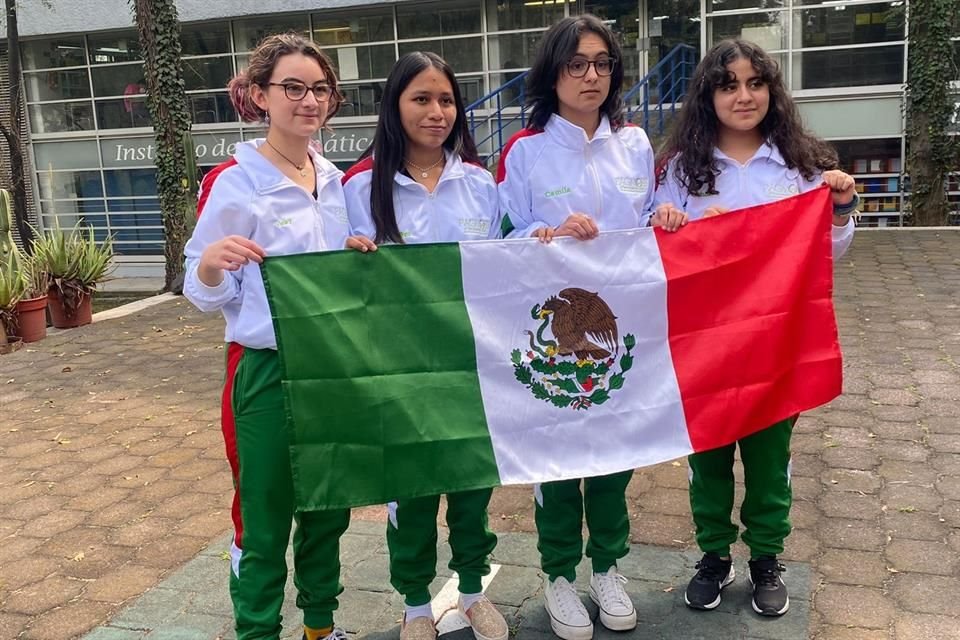 Ganan mexicanas 4 'platas' en olimpiada de matemáticas
