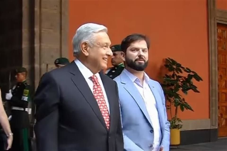 Recibe AMLO a Boric en Palacio Nacional