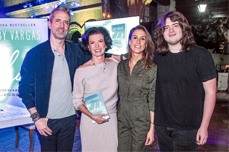 Gaby Vargas presenta su libro 'Exhala'