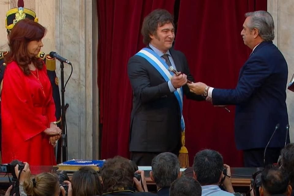 Asume Milei la Presidencia de Argentina