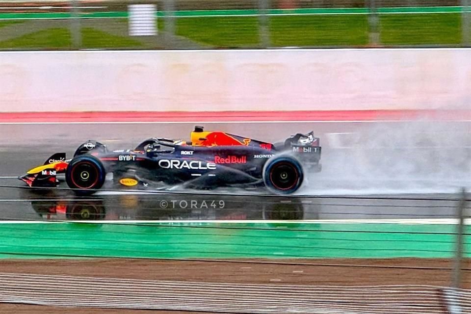 Gira el RB20, próximo auto de Red Bull, en Silverstone