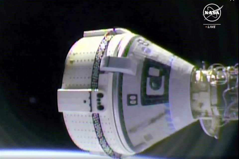 La cápsula Starliner de Boeing se acopla con éxito a la EEI