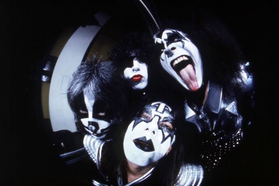 Honra KISS a Ace Frehley en su regreso a los escenarios
